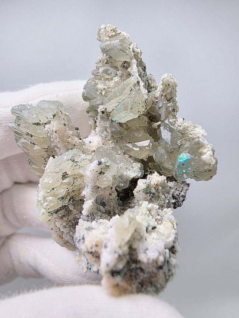 Кальцит с пиритом, 62 мм 37 г.