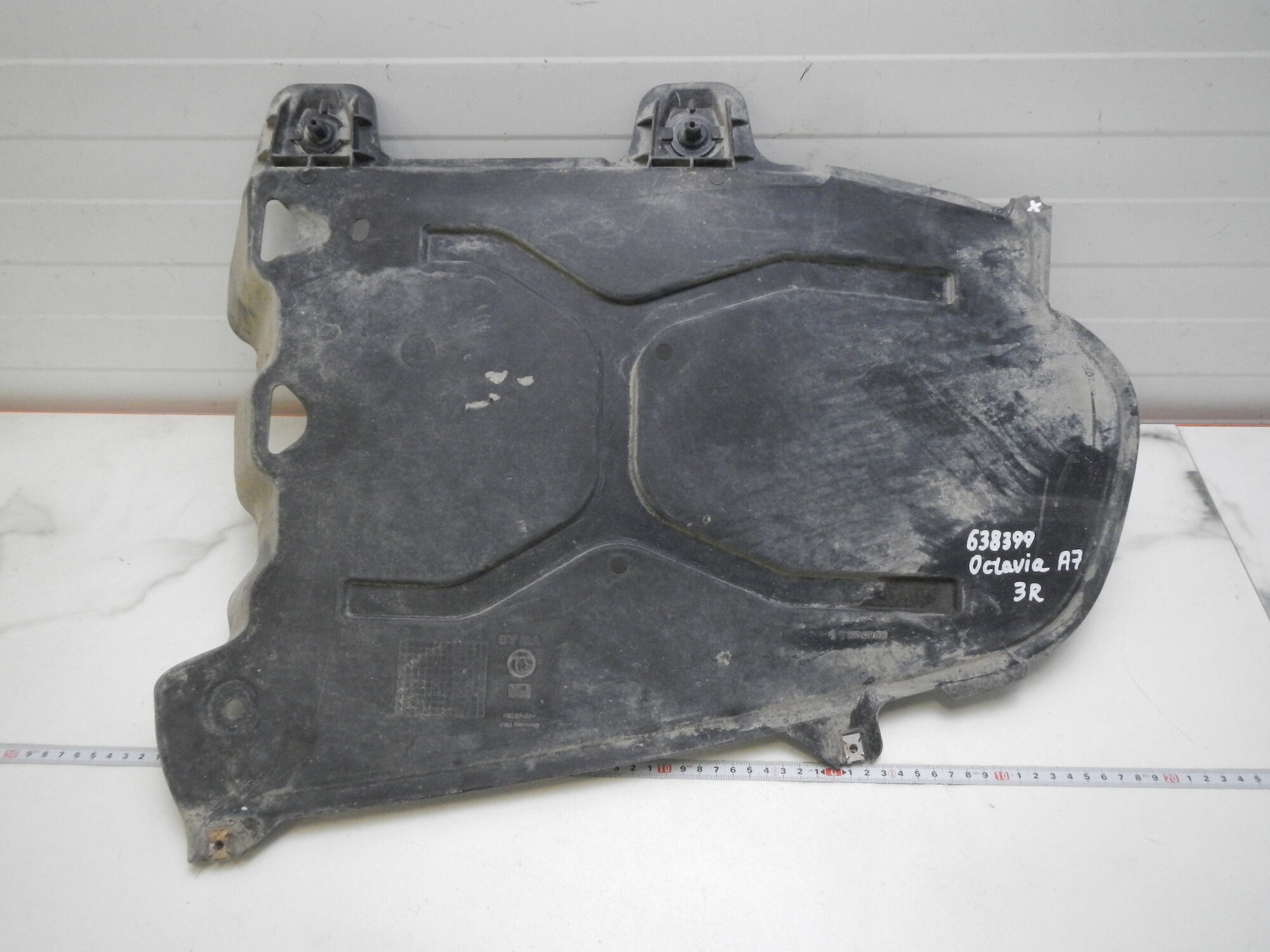 Б/У Защита, Skoda (Шкода)-OCTAVIA A7 (13-) SKODA OCTAVIA A7 (13-) Антигравийная задняя правая. Сломано крепление. 638399 ...