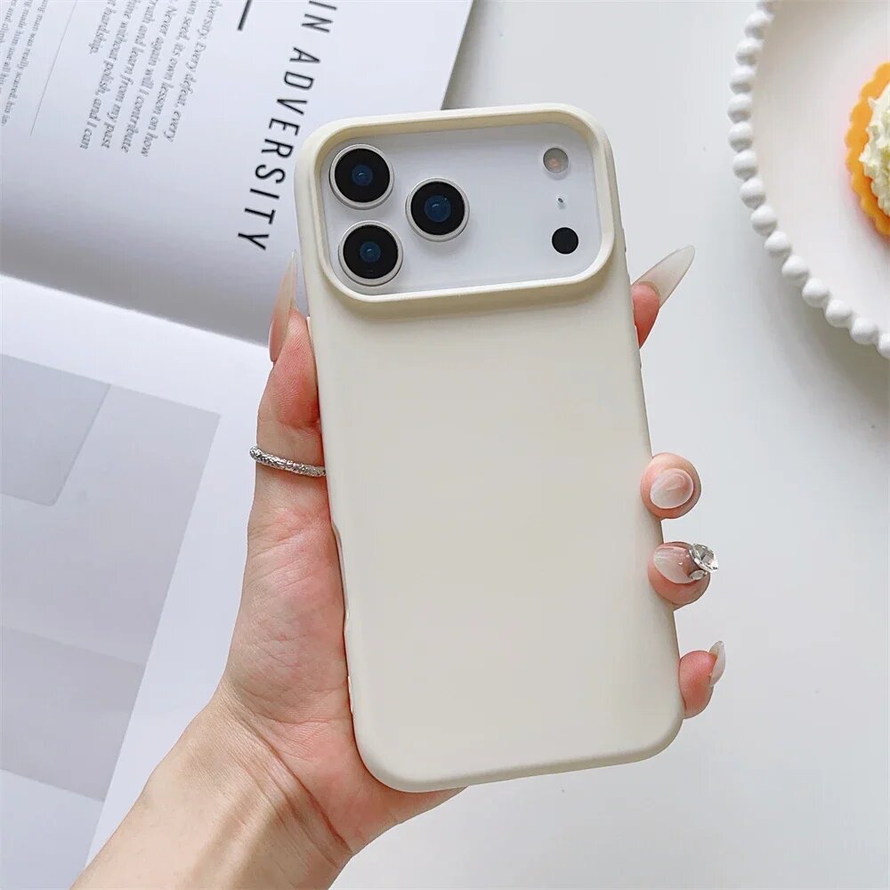 Белый силиконовый чехол для iPhone 15