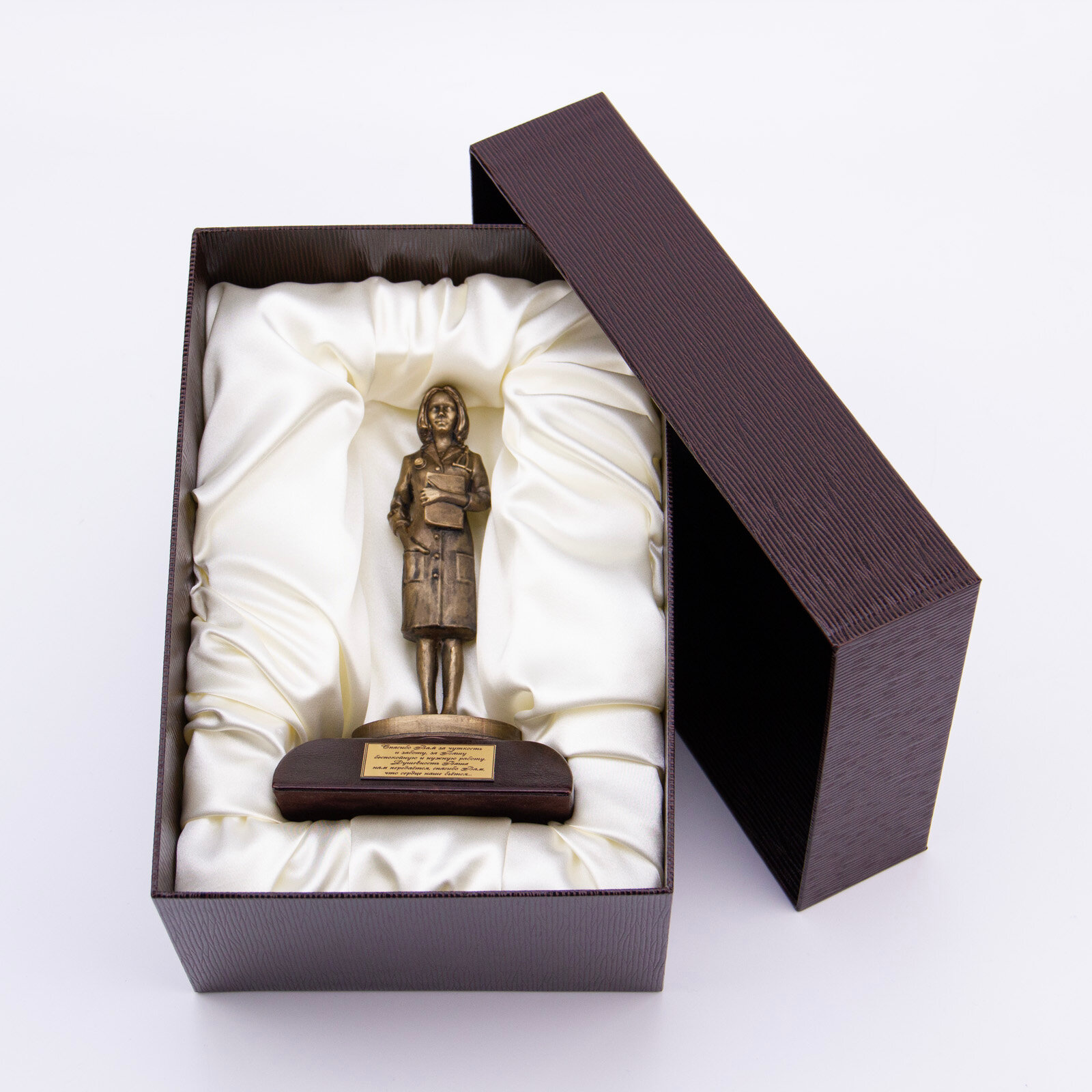 Фигурка из литьевого камня "Врач женщина" ФЛК-51