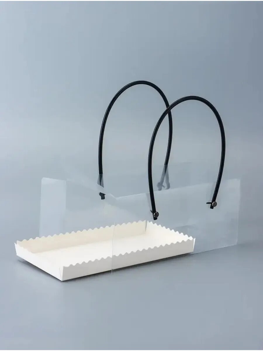 Элегантная белая коробка для рулета с ручками