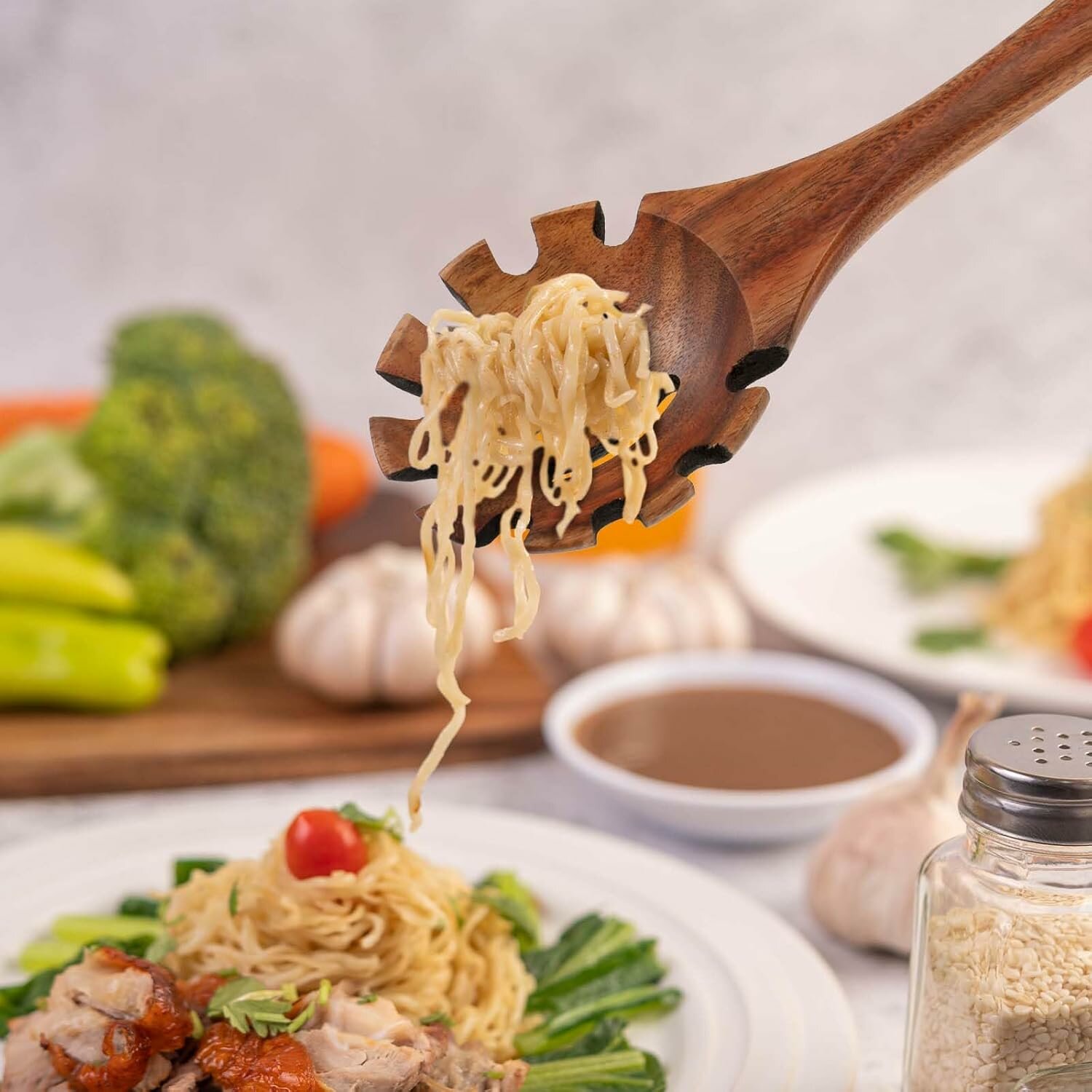 Вилка для итальянской пасты из древесины акации.