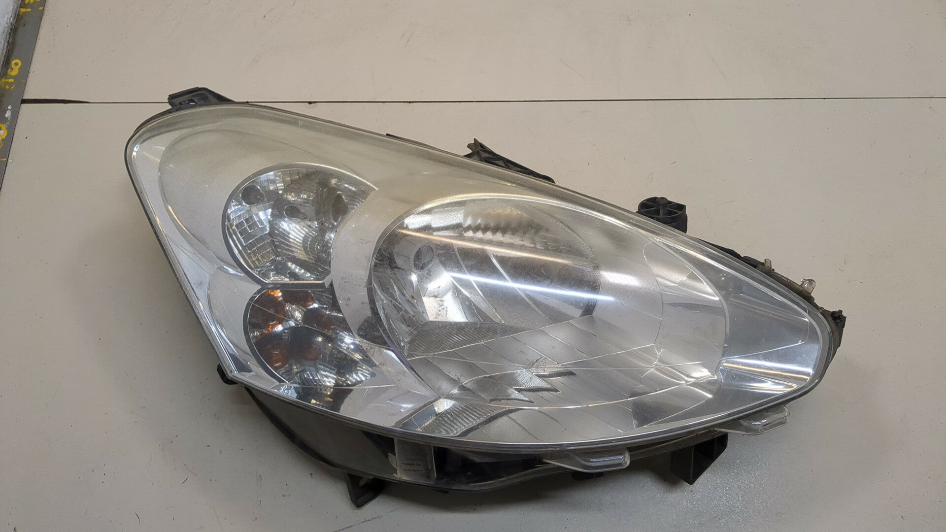 Фара (передняя) правая Peugeot Partner Б/У