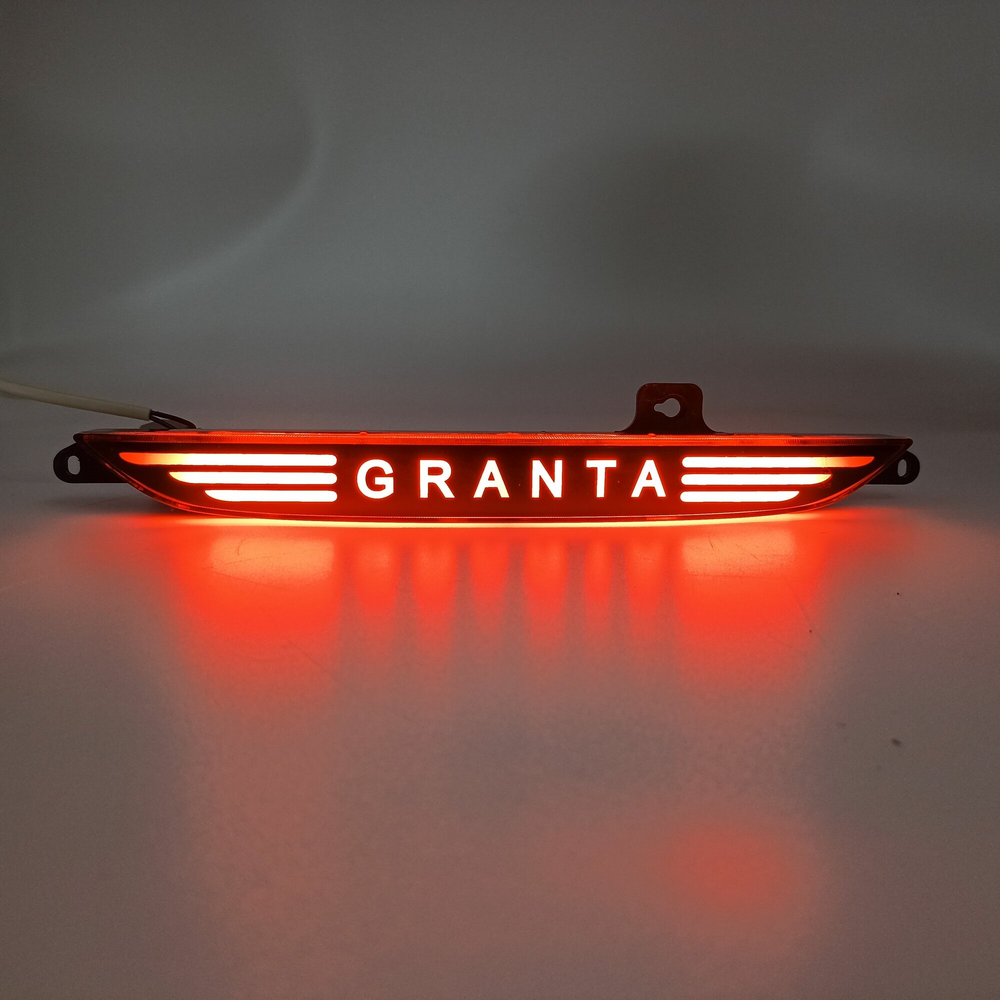 Фонарь противотуманный диодный в задний бампер с надписью "GRANTA" подходит для Лада Гранта лифтбек, Гранта FL лифтбек