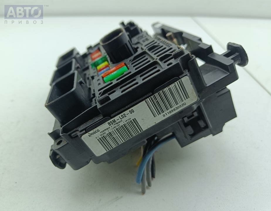 Блок предохранителей Peugeot 407