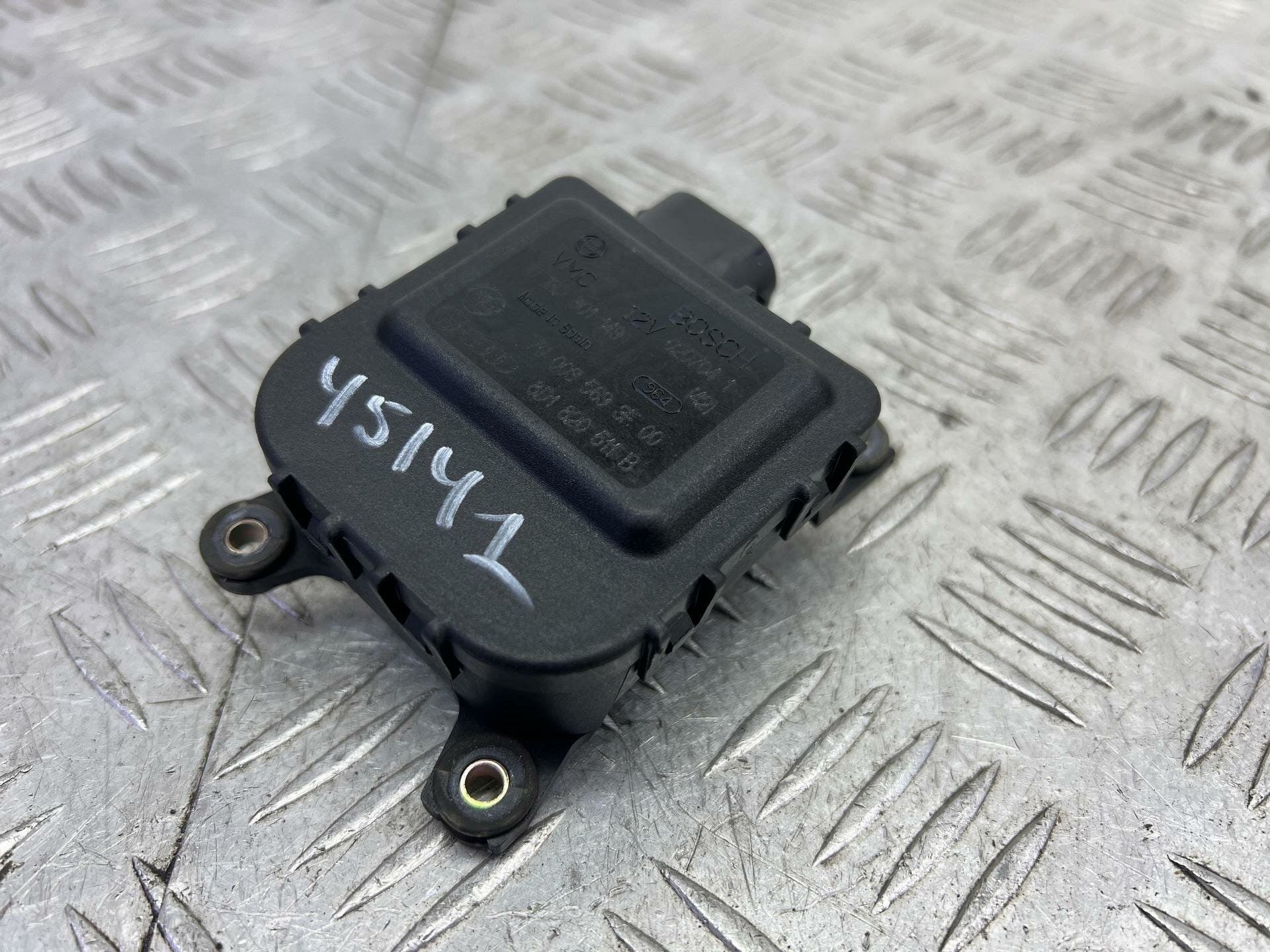 Моторчик заслонки печки Volkswagen Passat B5 рест. 2003 0132801149