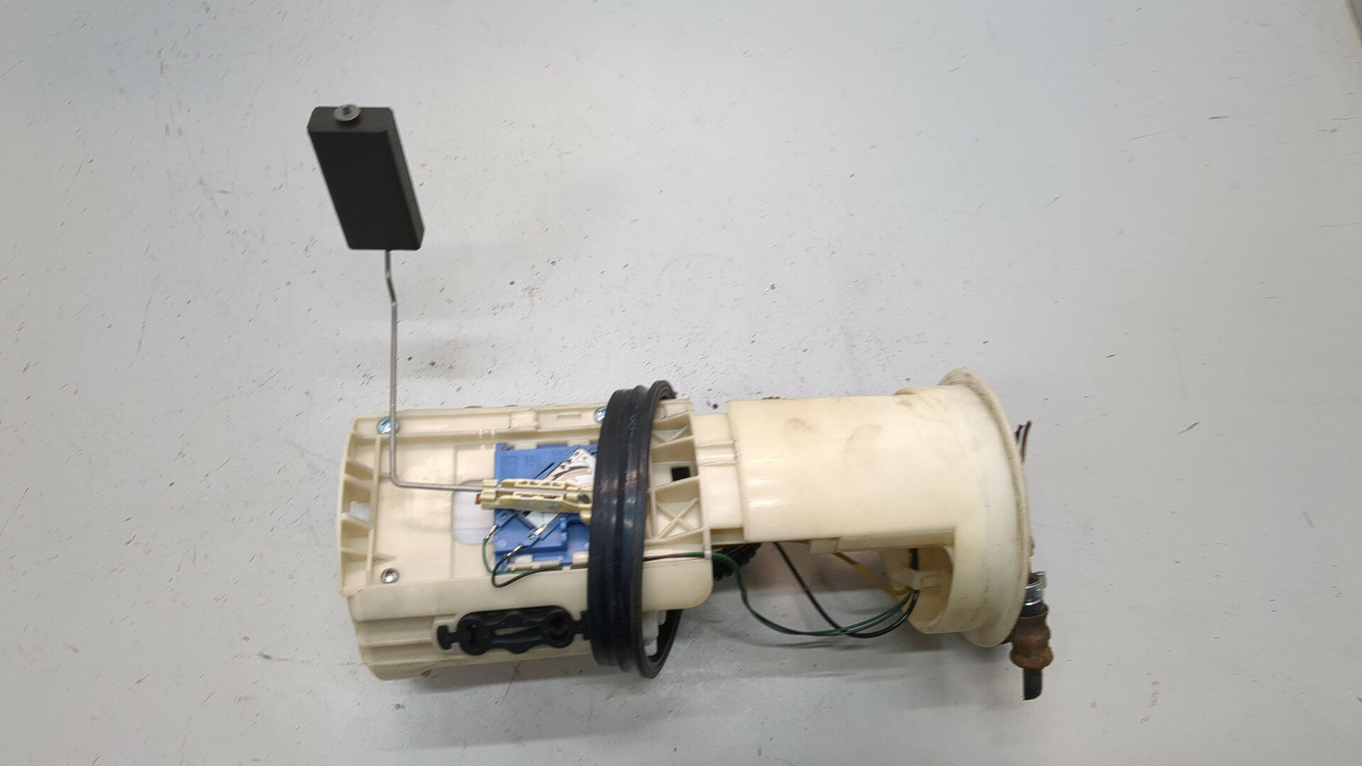 Насос топливный электрический Volkswagen Passat 5 Б/У