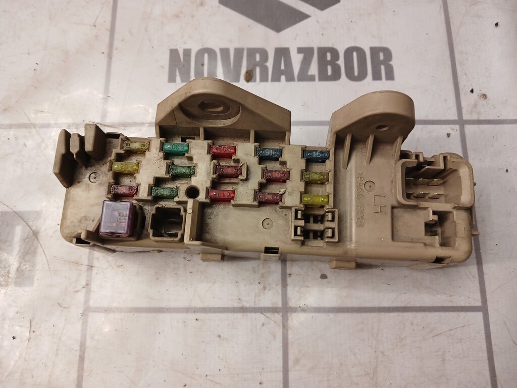 Блок предохранителей Mazda 323 BJ Protege Familia 1998-2002