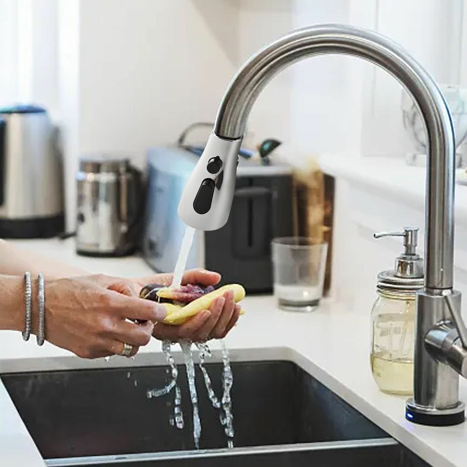 Три функциональные душевые головки