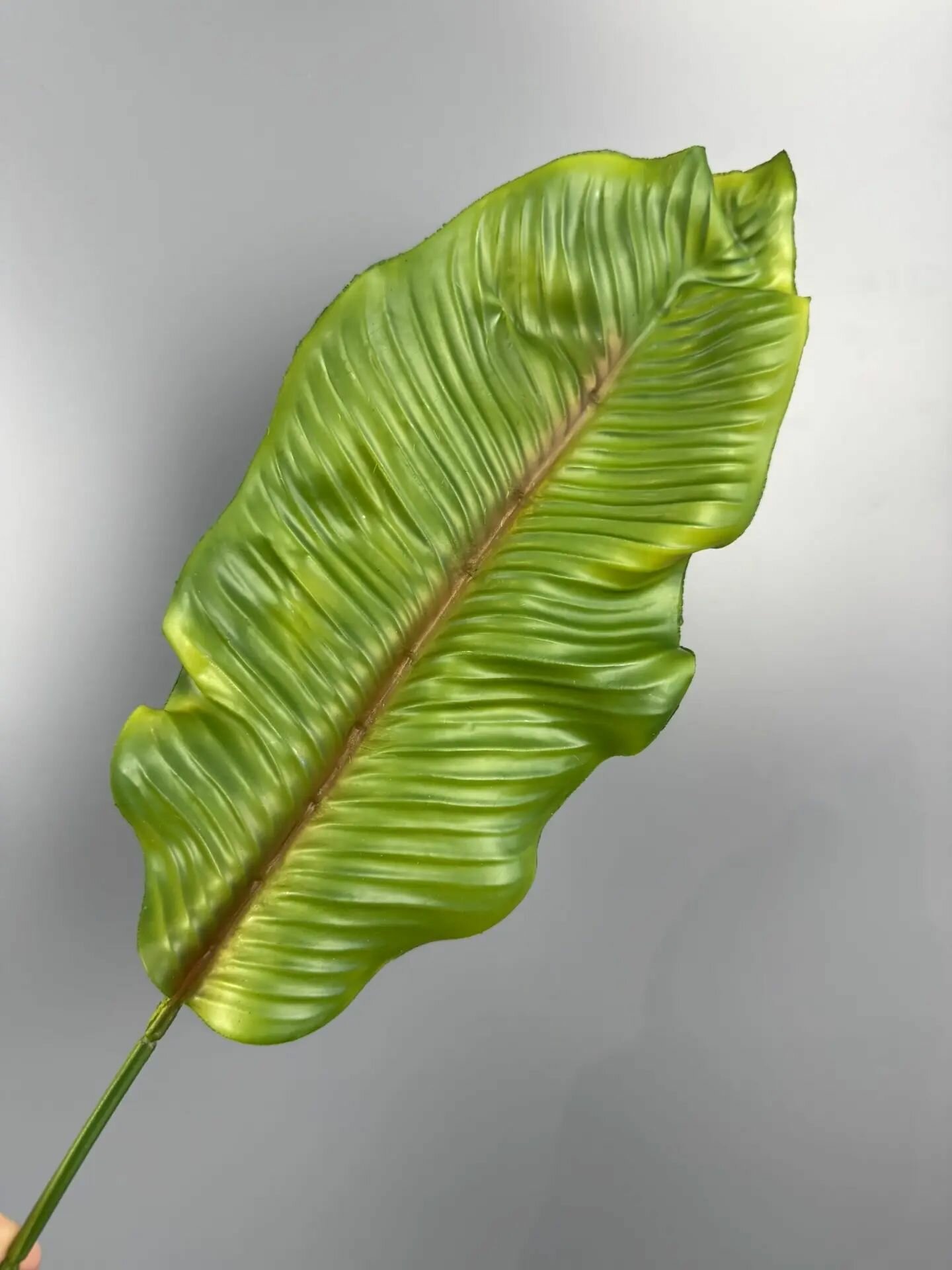 Банановый лист искусственный премиум для декора интерьера в кашпо фитостены 63 см