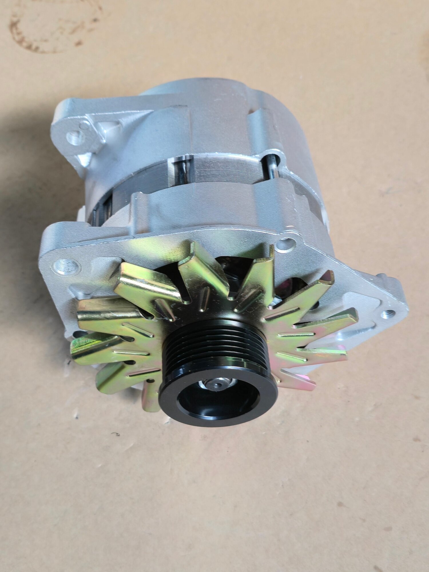 Генератор КАМАЗ дв.740.30, 740-31, 740-50 ЕВРО-2, 3 поликлиновой шкив 28В 80А AVTOELECTRICA