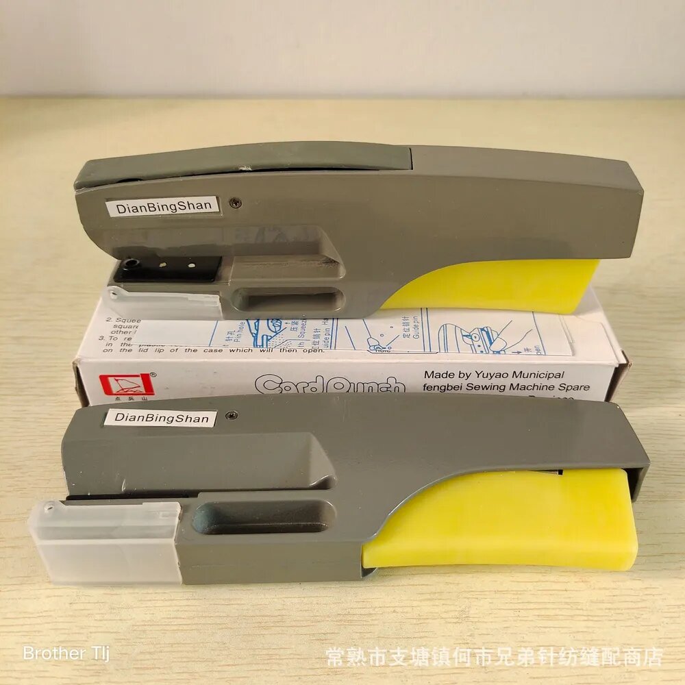 Машинка для вязания Silver Reed Brother Перфоратор для перфокарт Серый металлик