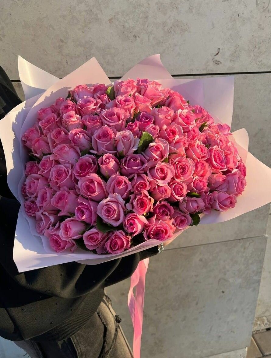 Букет живых Роз / Decoriflora / 101 Роза / Цвет розовый / Дизайнерская упаковка