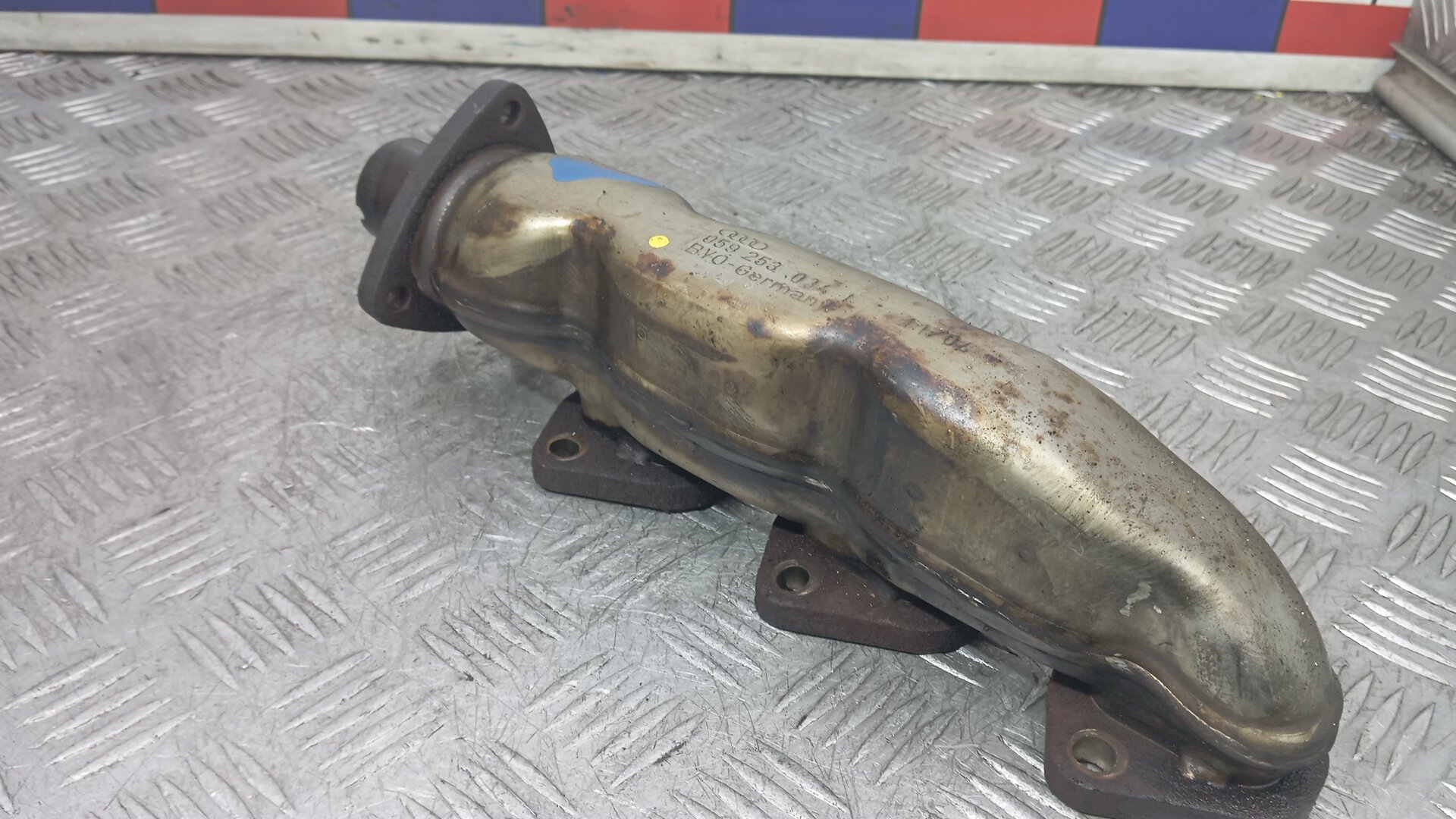 Выпускной коллектор дизельный AUDI A6 C6, Номер 059253034l