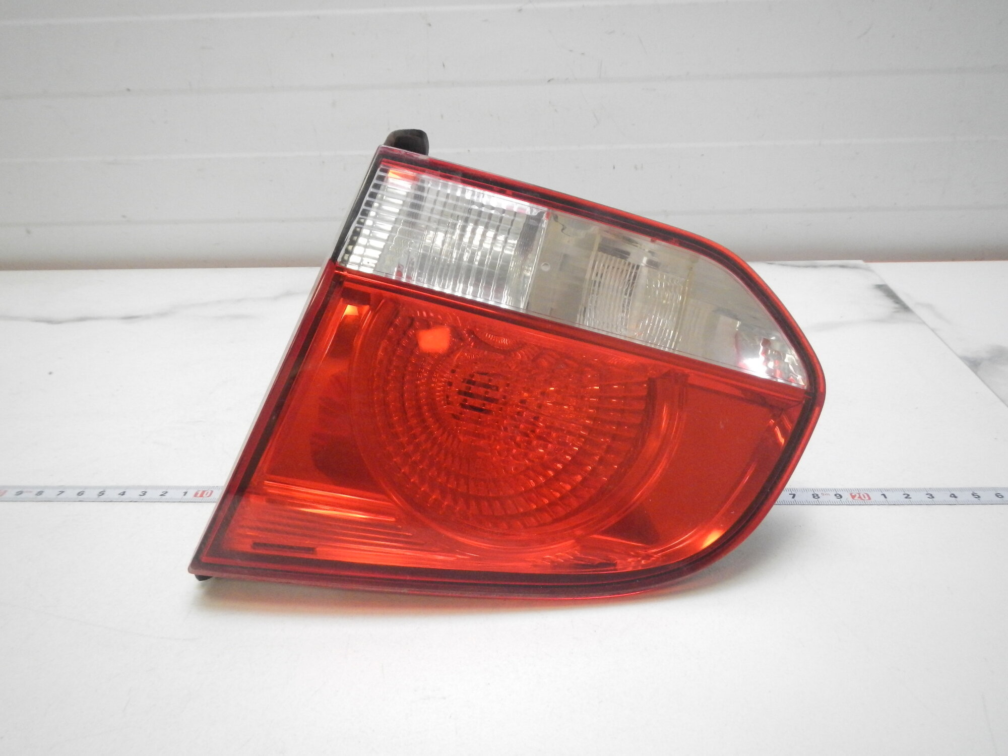Б/У Фонарь задний внутренний правый, Volkswagen (Фольксваген)-GOLF VI (09-12) VOLKSWAGEN GOLF VI (09-12) Царапины. 63841...