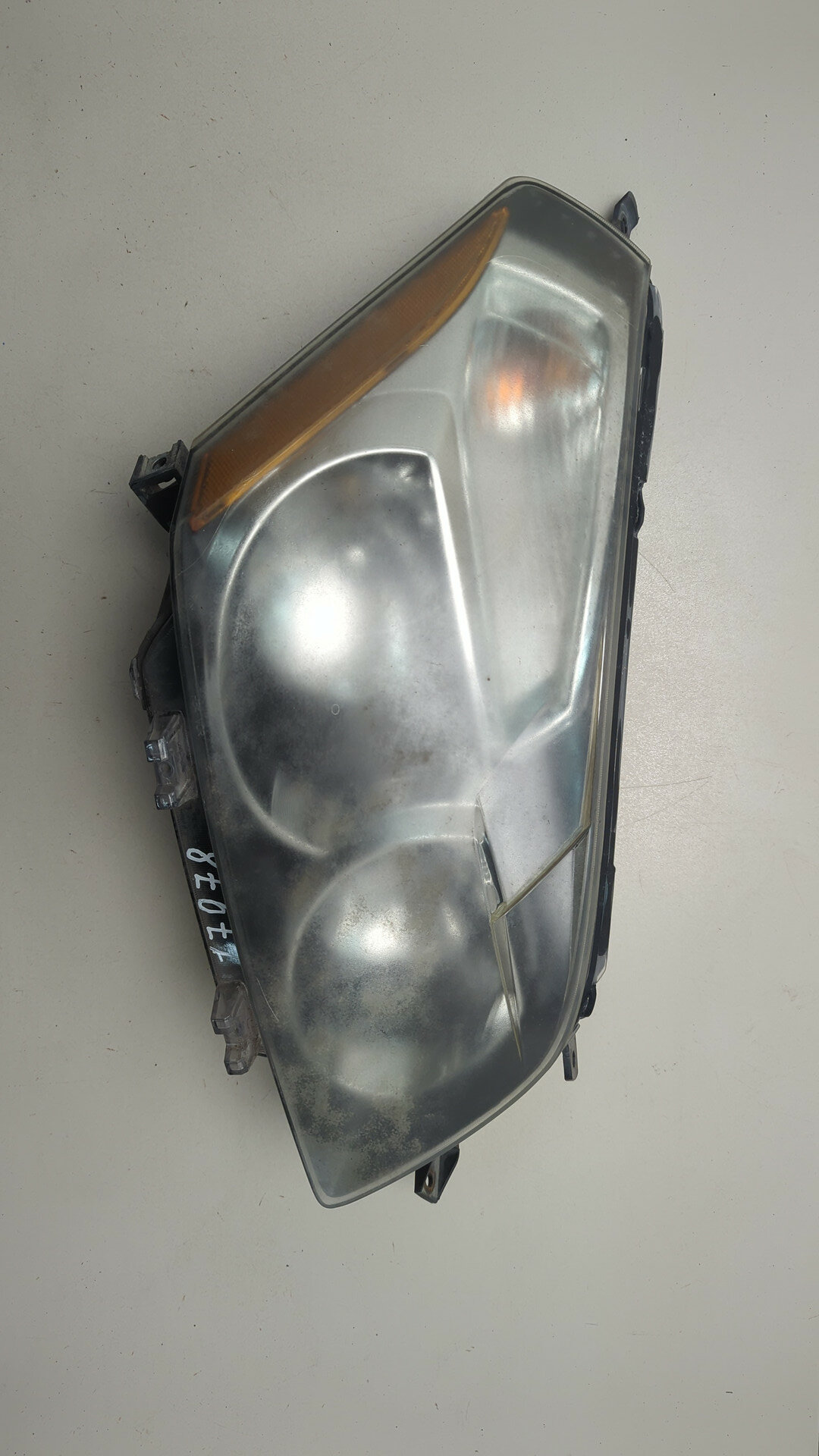 Фара (передняя) правая Pontiac Vibe 2 Б/У