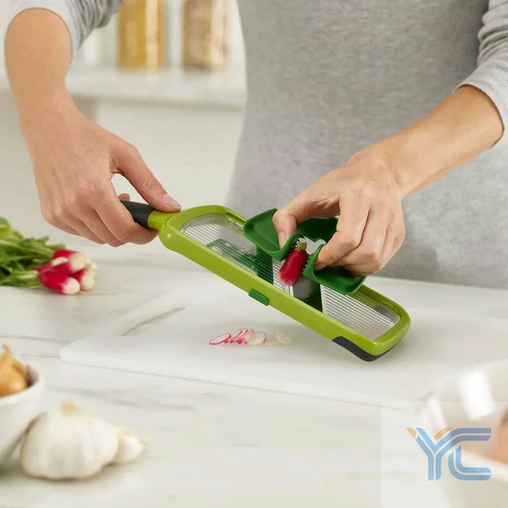 Терка-шинковка Mandoline с держателем для продуктов