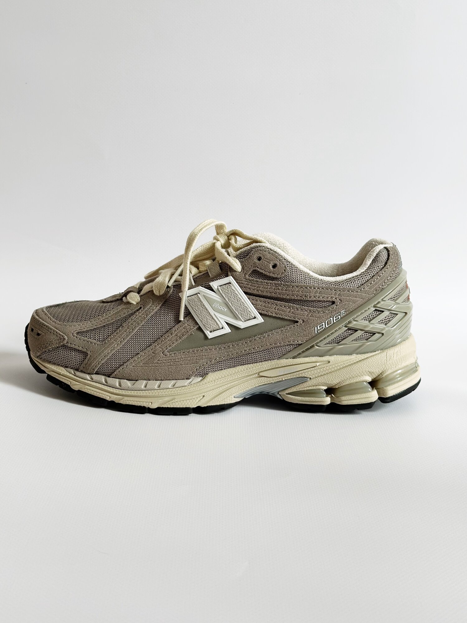 Кроссовки 1906R "Beige Cream"