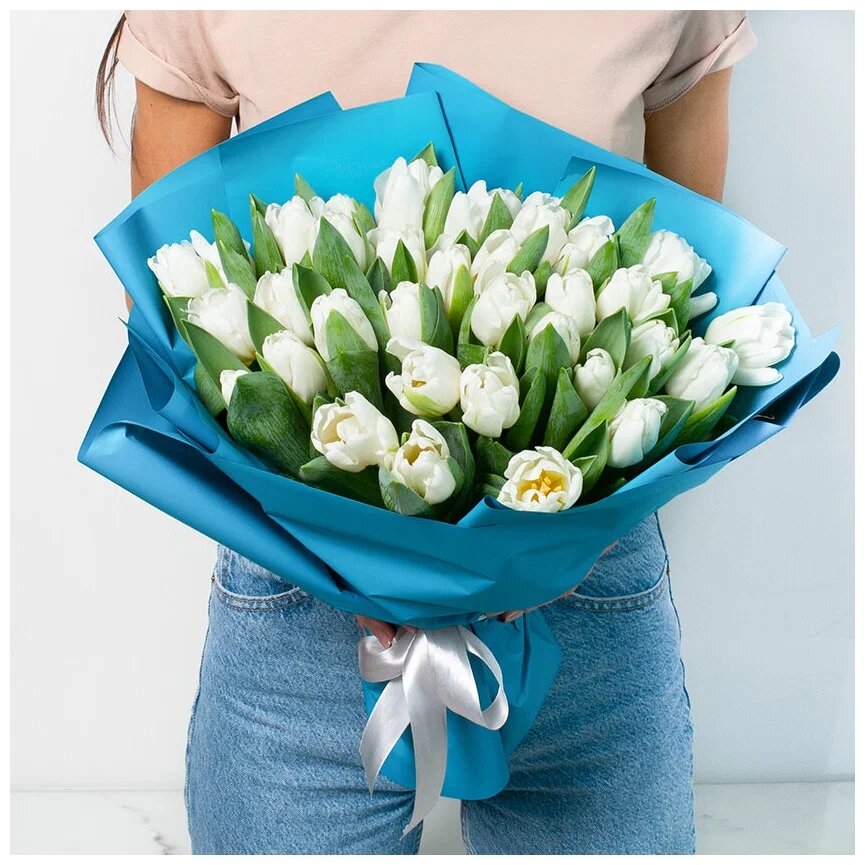 Тюльпаны/ Букет белых тюльпанов 35 штук/ Тюльпаны с доставкой по Москве/ Цветы к 8 марта