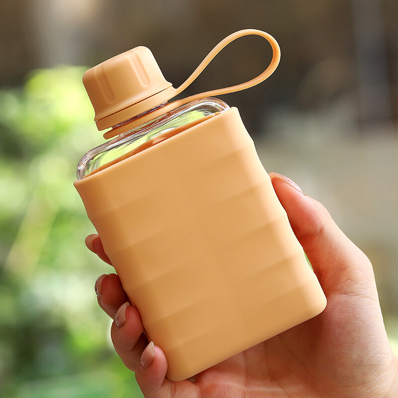 Новая бутылка Tritan Fresh Style с ручкой, плоская бутылка с силиконовым покрытием, пластиковый стакан, высококачественная портативная бутылка для воды для студентов
