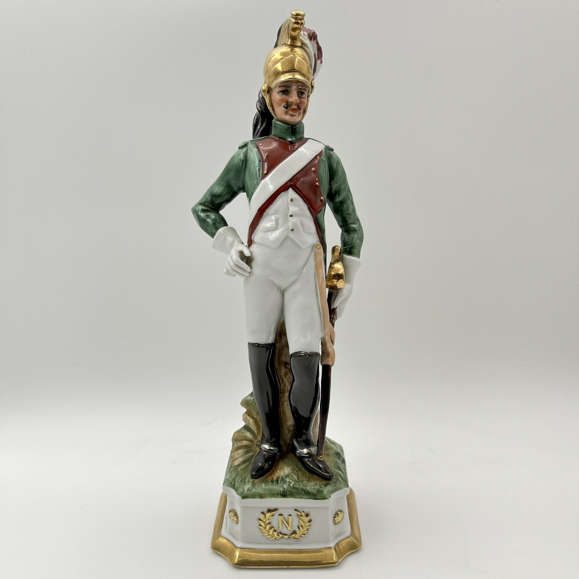 Статуэтка "Солдат-драгун" из серии "Армия Наполеона", мануфактура Muhr (г. Шарлеруа)