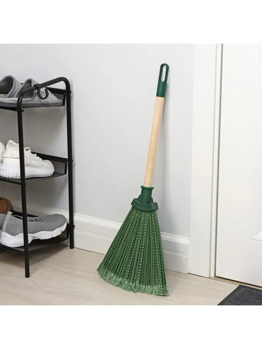 Удобный полипропиленовый веник с длинным черенком