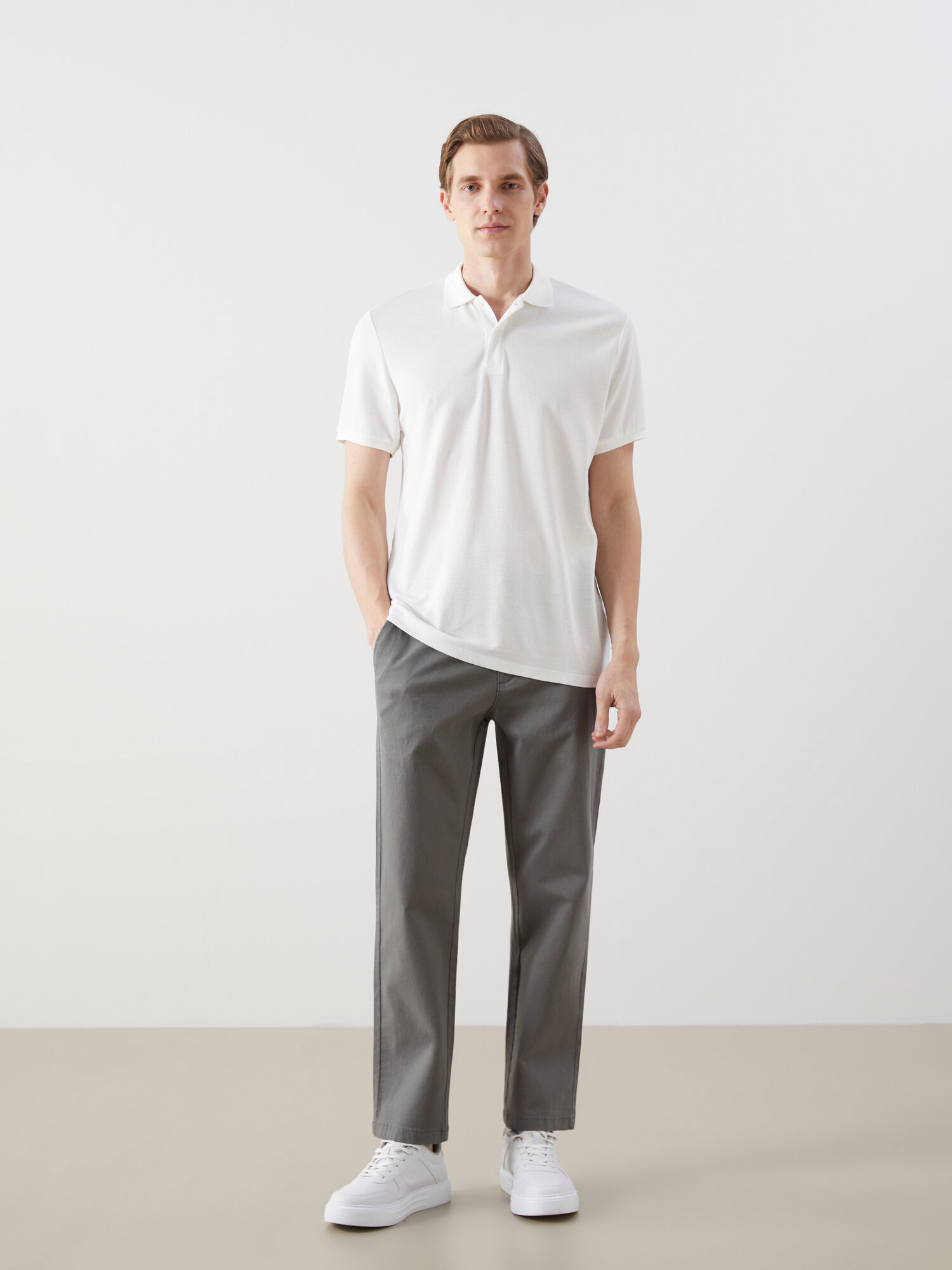 Брюки чинос