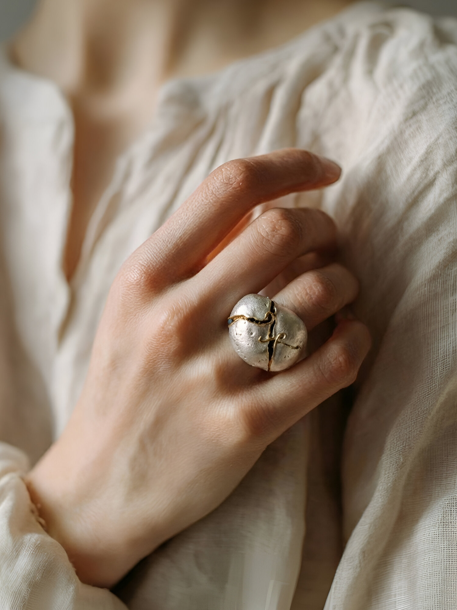 Перстень, серебро, 925 проба, золочение, серебрение, сапфир, цаворит