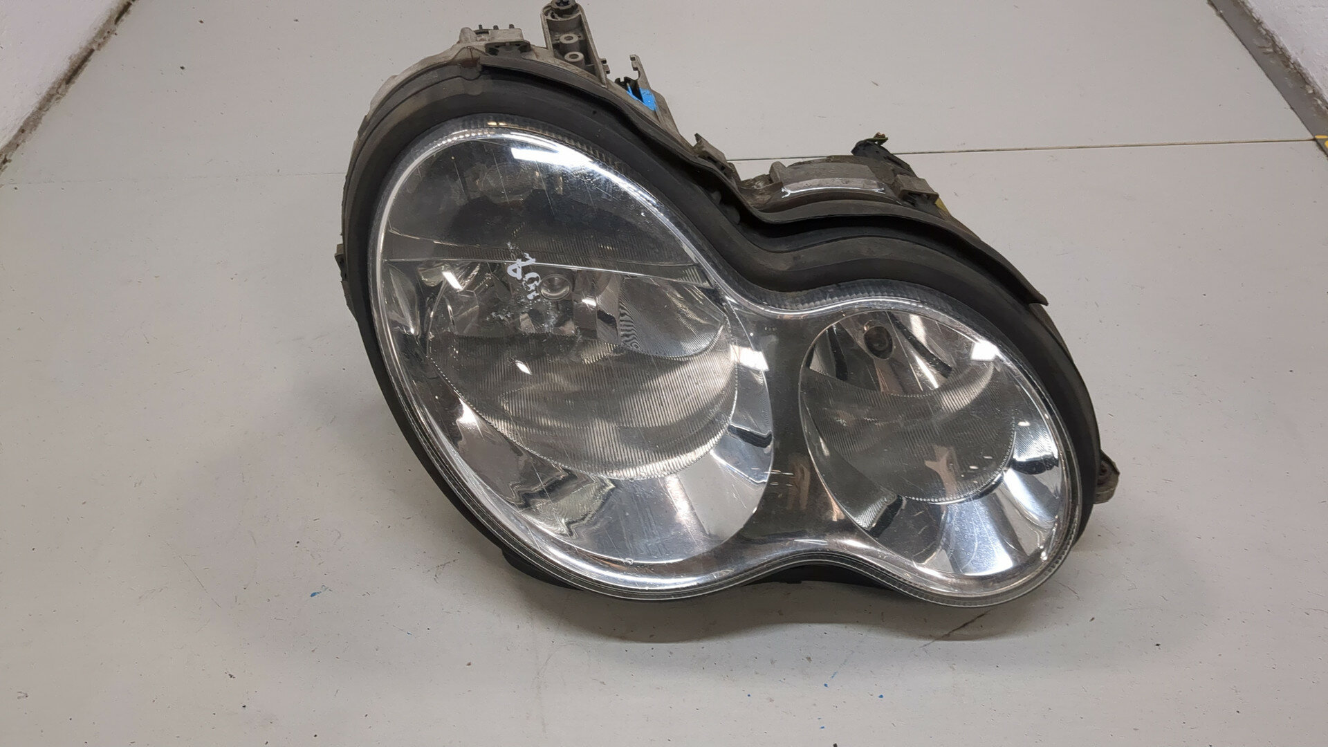 Фара (передняя) правая Mercedes C W203 Б/У