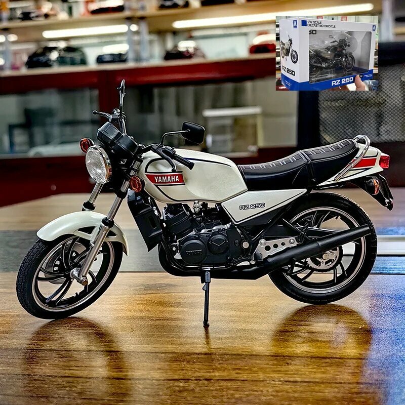 Maisto 1:12 Yamaha RZ250 белая, в коробке