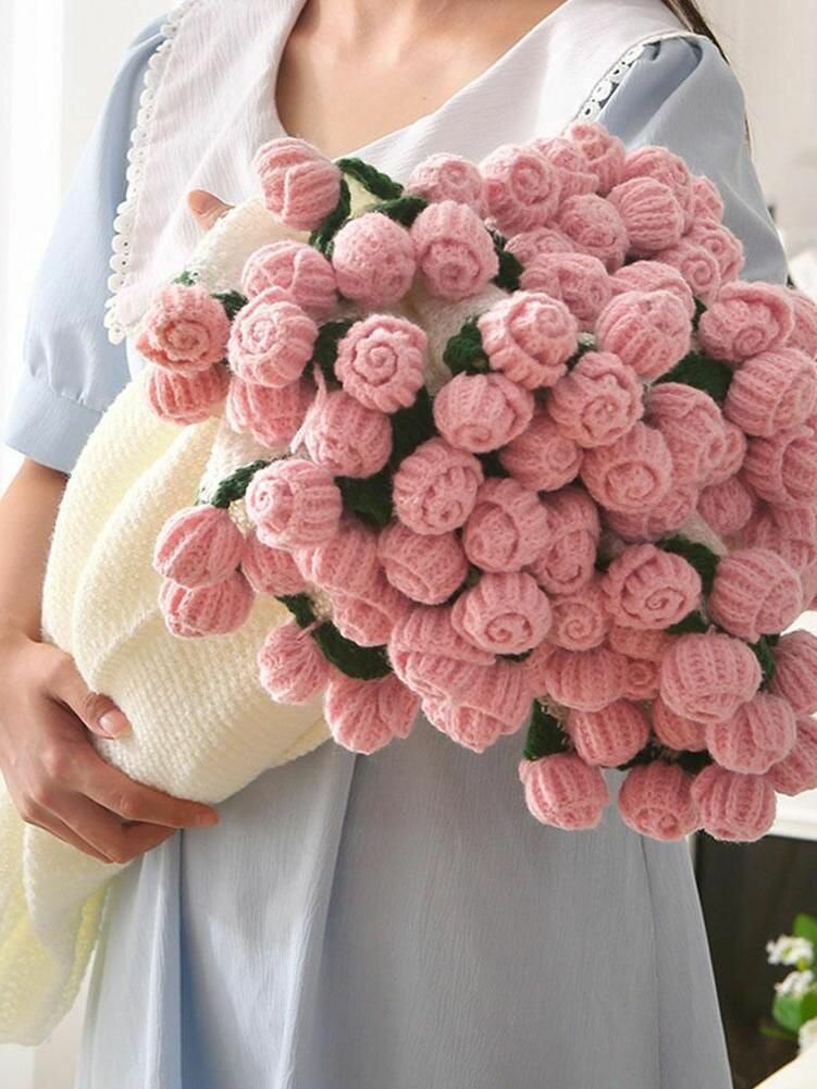 Плед в форме розы / Моющийся, креативный элемент декора интерьера / Подарок для девушки или мамы