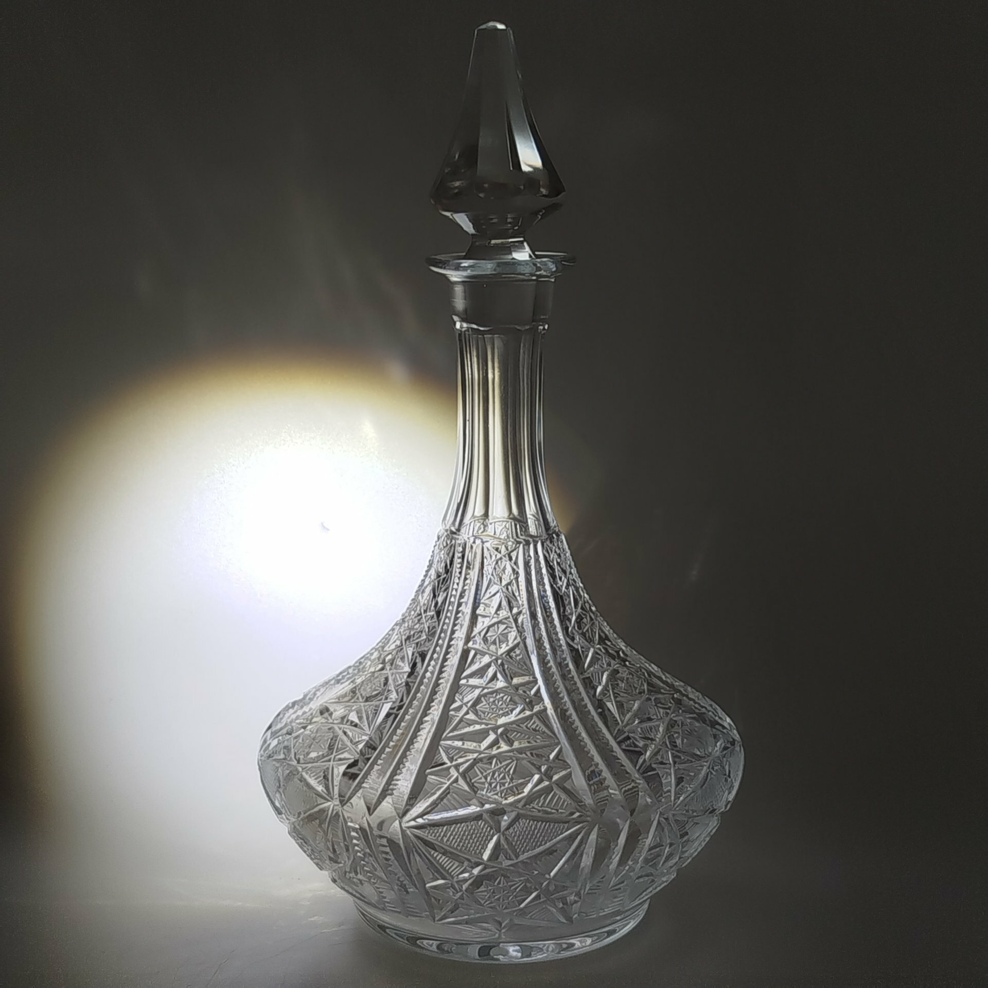 Графин (штоф) с резным геометрическим декором, хрусталь, алмазная грань, СССР