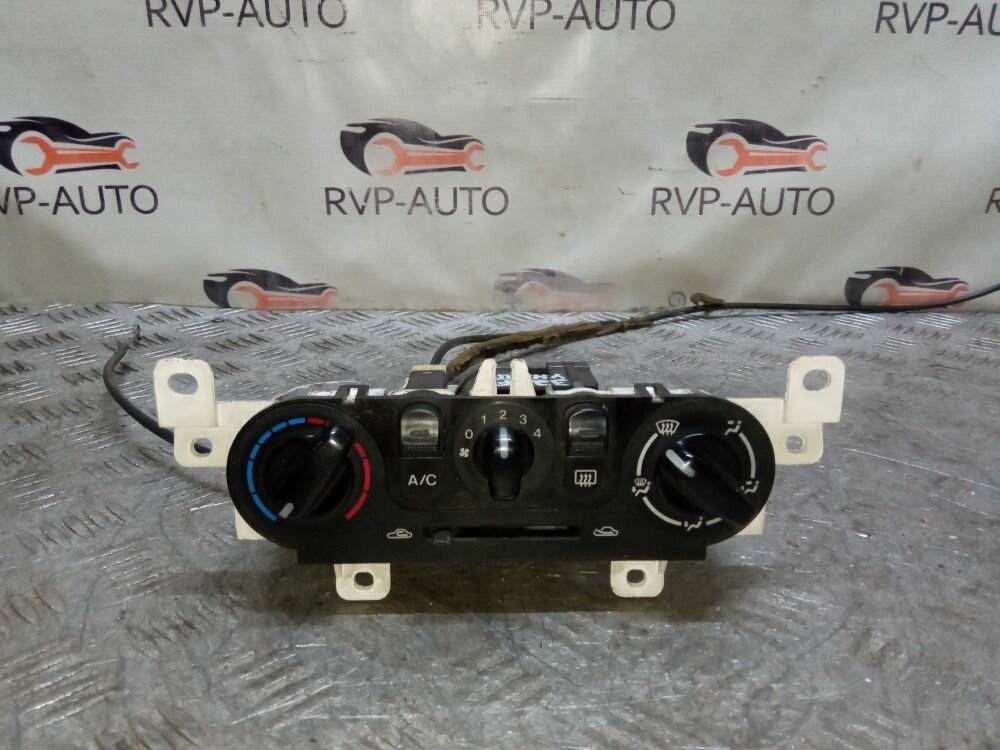 Блок управления отопителем Mazda 323 BJ (61098)