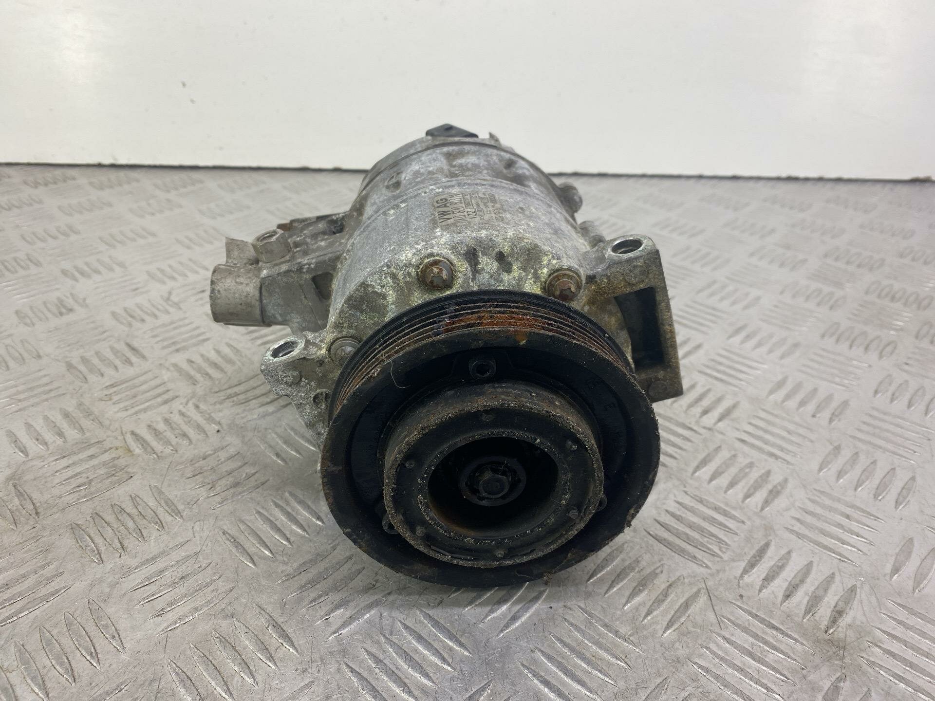 Компрессор кондиционера Volkswagen Golf 5 (2003 - 2009) 1K0820803N