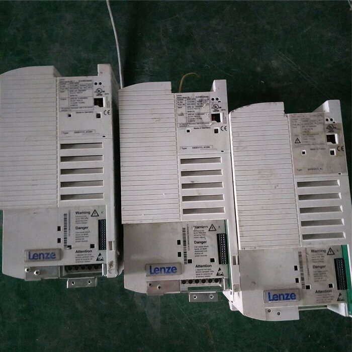 Модуль Lenze INVERTER E82EV113K4C200 E82EV113-4C200
