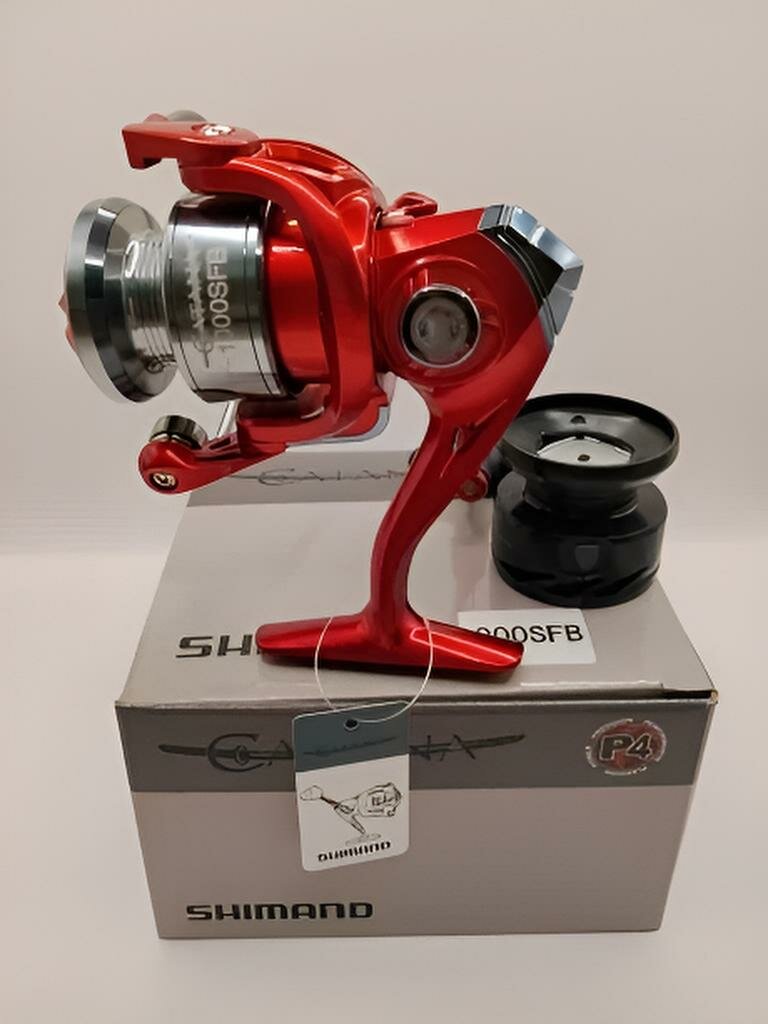 Катушка спиннинговая Shimano 1000SFB безынерционная с запасной шпулей красная