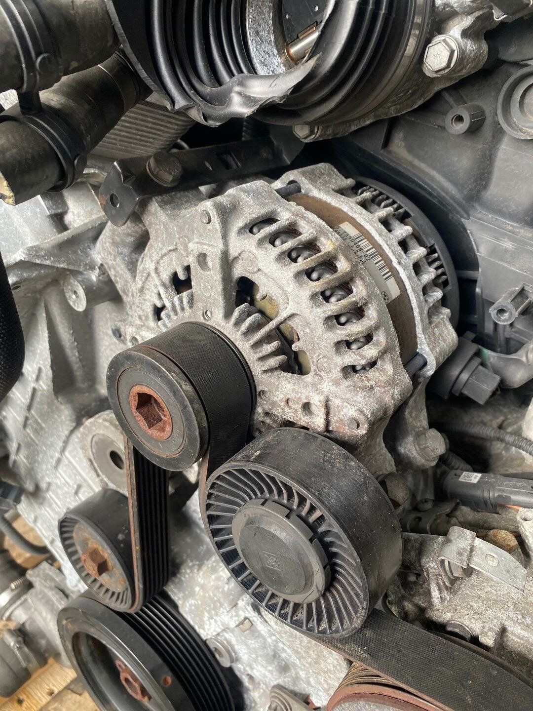 Генератор для BMW 3 E90/E91/E92/E93 2.0 OEM 12317550468