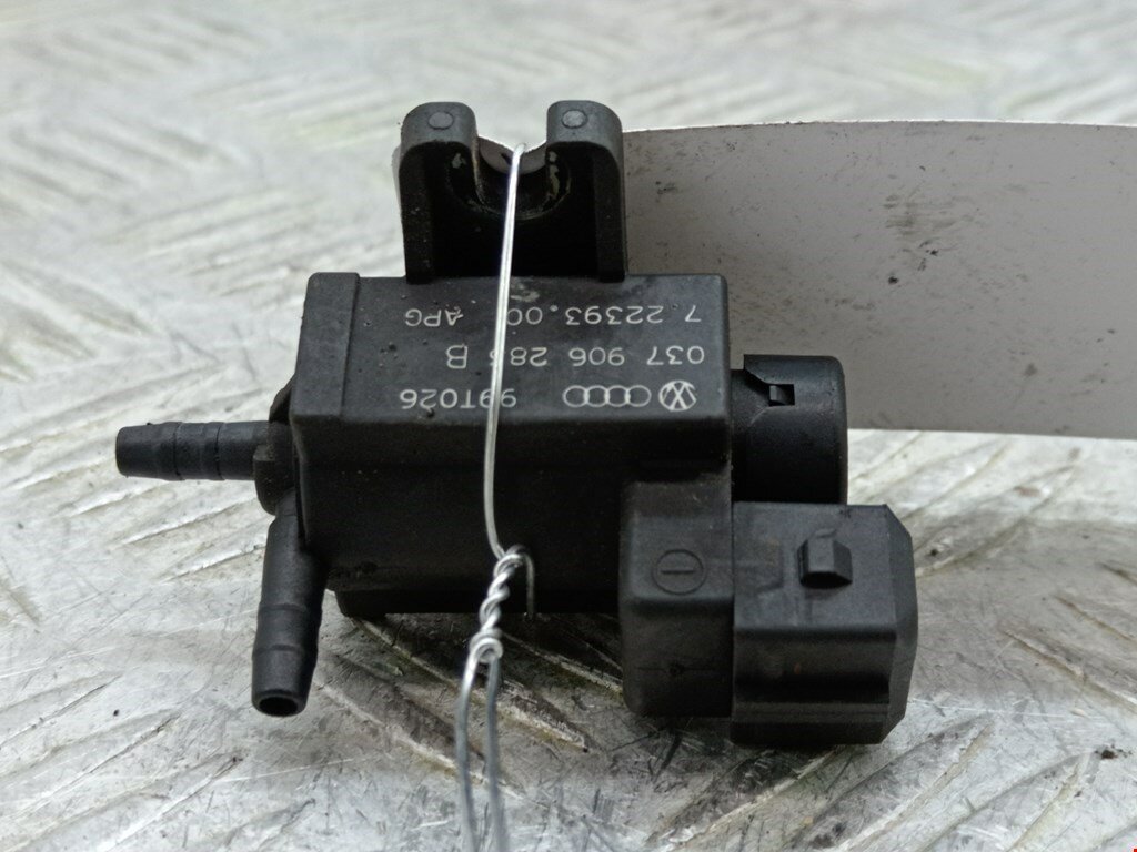 Клапан воздушный Audi A3 8L 037906283B арт. 2200707