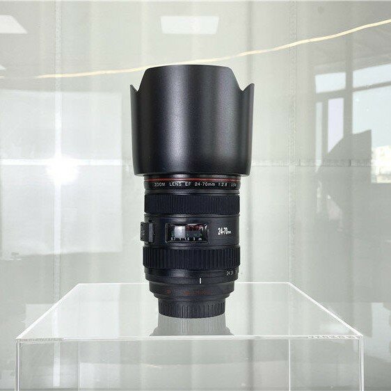 Модель объектива Canon 24-70 мм с линзой для съемок в кино и фотопропов в интерьере