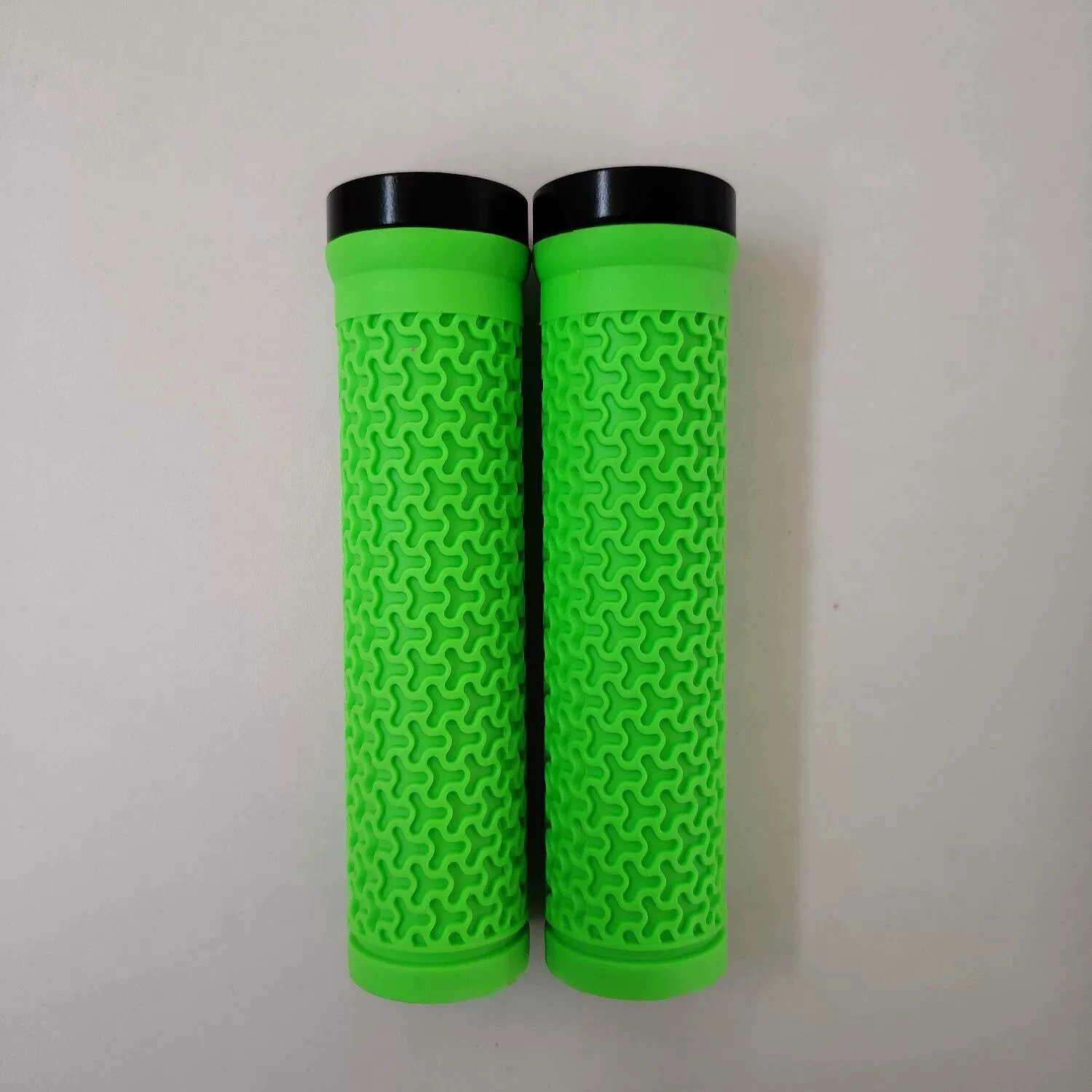BUCKLOS Ручки для велосипеда 135 мм резиновые черные Зеленый, GREEN