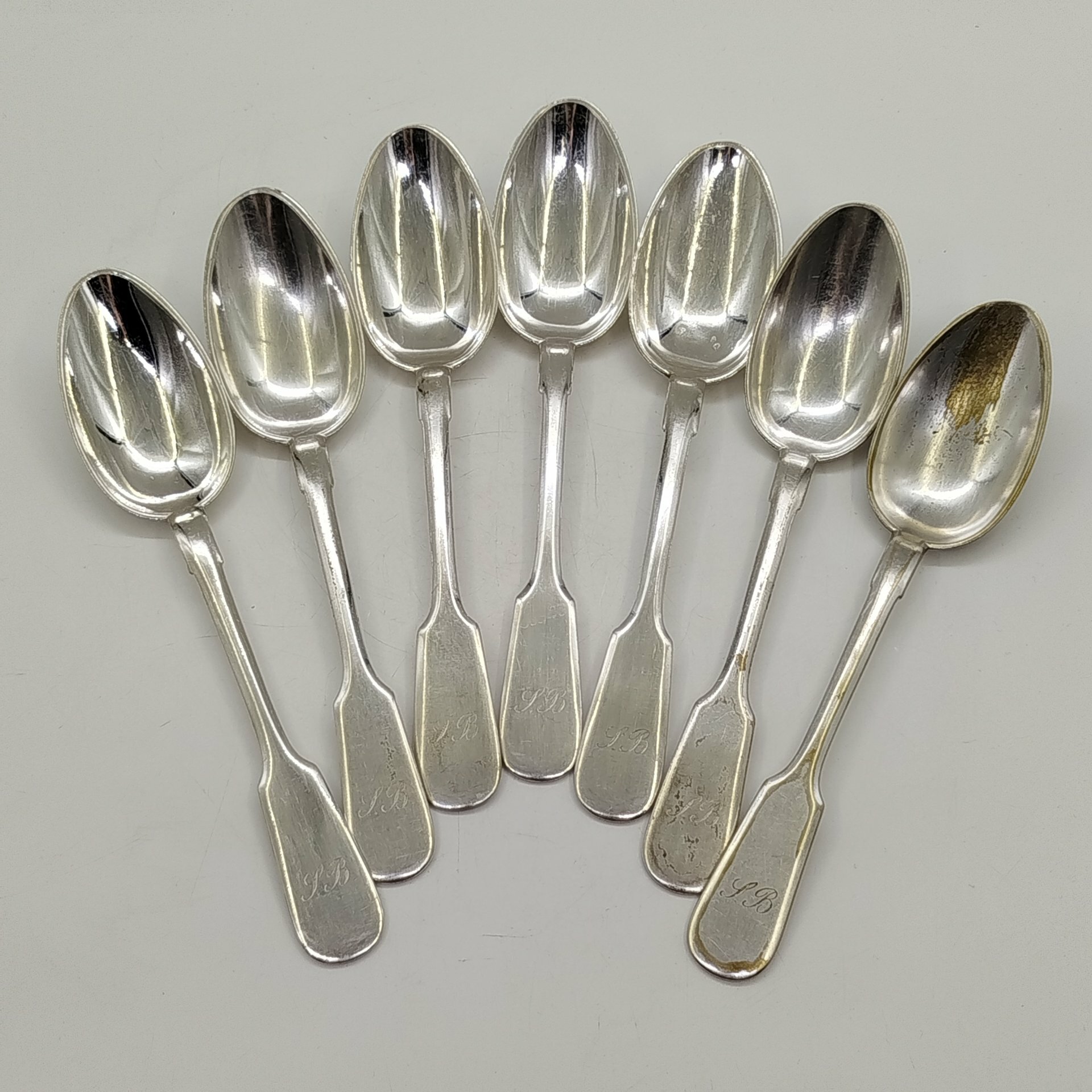 Набор из семи столовых ложек с инициалами "Y.B." на черенках, металл, серебрение