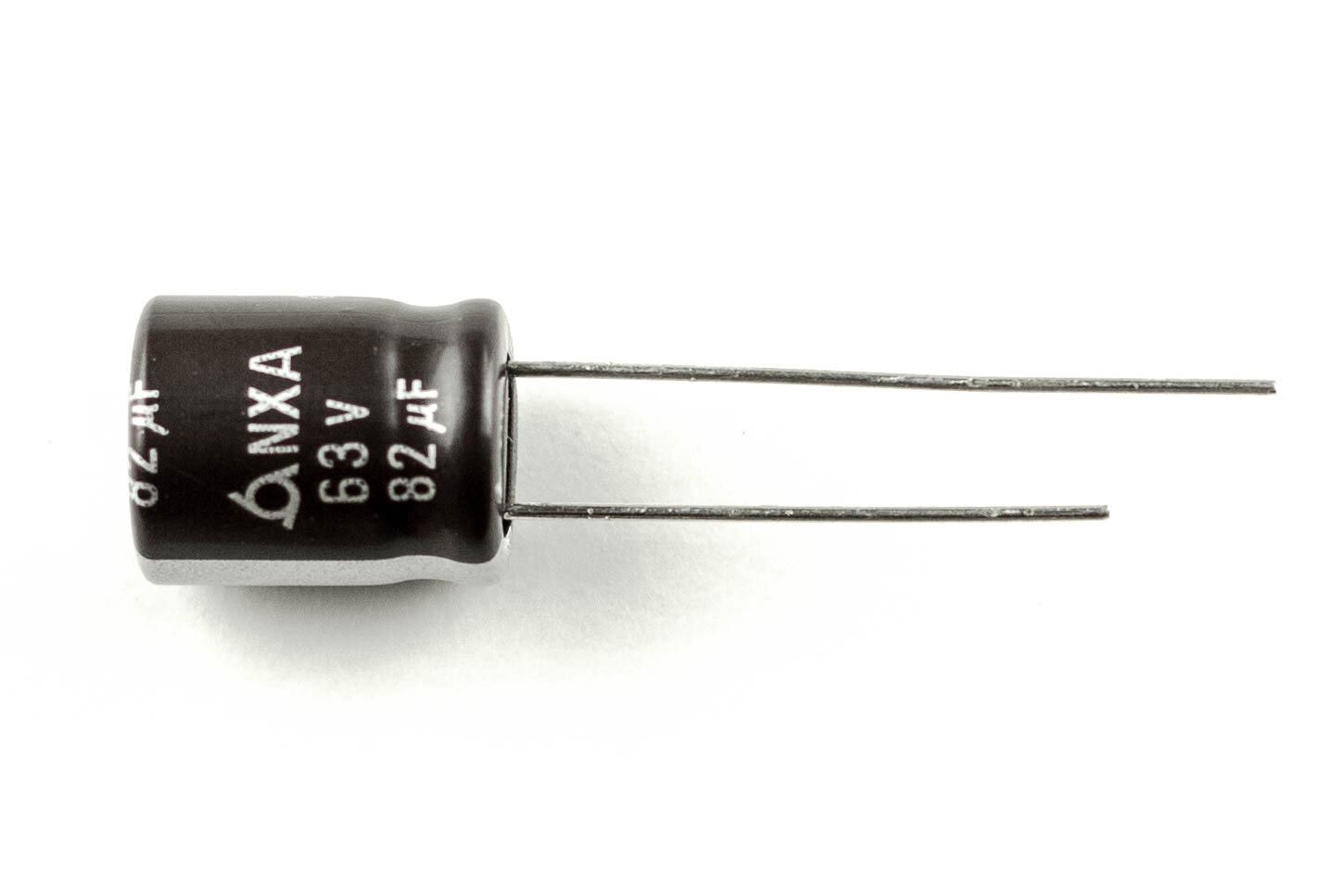 Конденсатор 63V 82uF