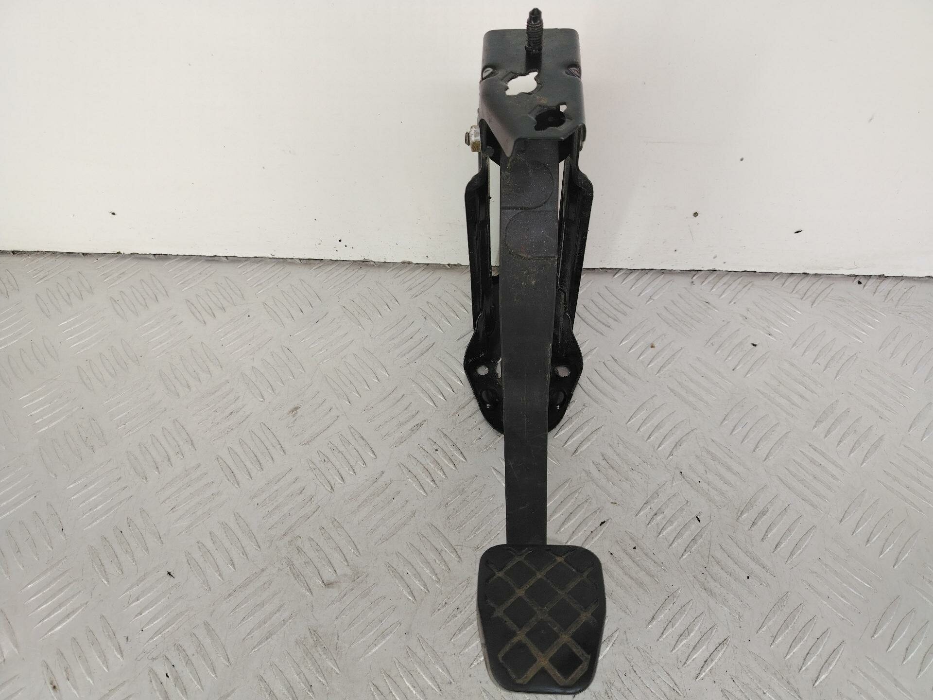 Педаль сцепления Volkswagen Golf 4 1999 1J1721321C