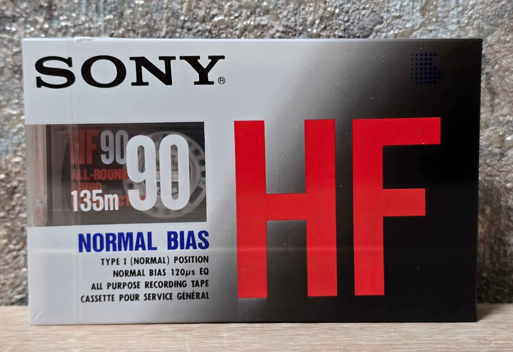 Аудиокассета SONY HF 90 красная