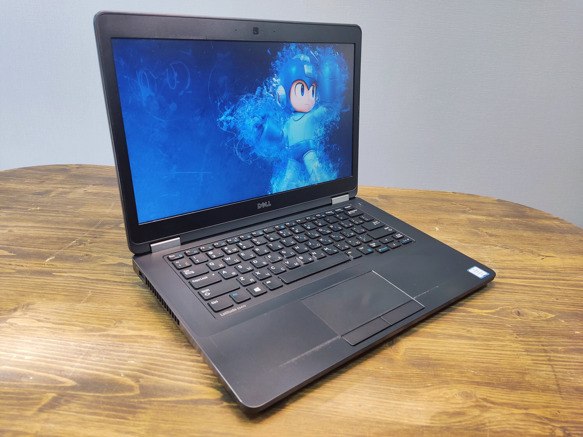 Dell Latitude E5470 14", RAM 8 ГБ, SSD 256 ГБ, AMD Radeon R7 M360, Windows Pro, черно-серый, черный матовый, Русская раскладка — фото 1