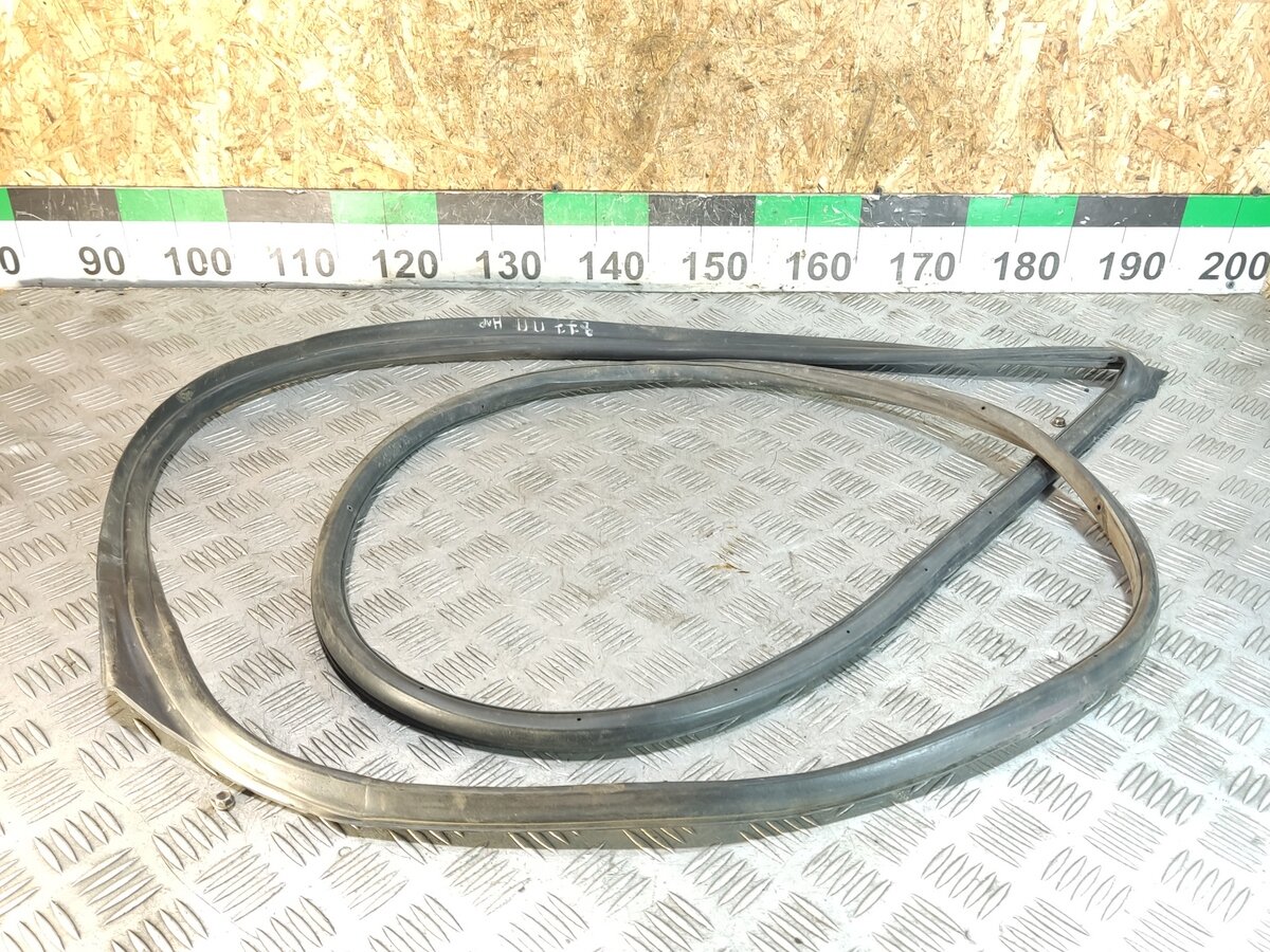 Уплотнитель двери передней правой HONDA Civic 2006-2012 72315SMGE01ZA