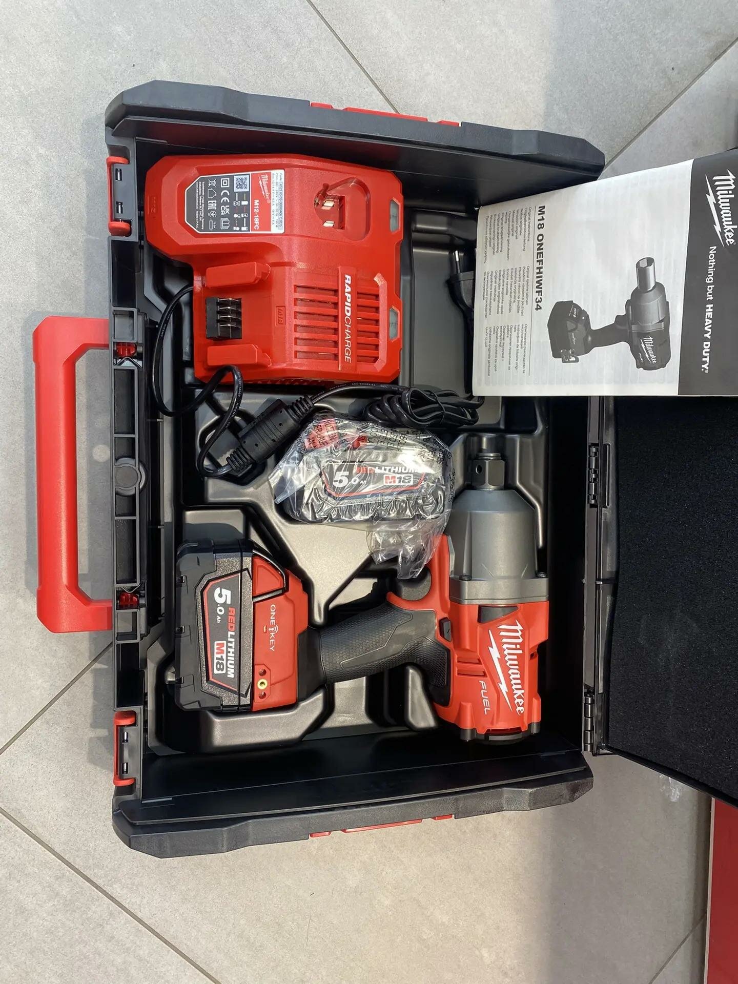Ударный гайковерт Milwaukee M18 Onefhiwf34, 18В, 2 аккумулятора, в кейсе — фото 1