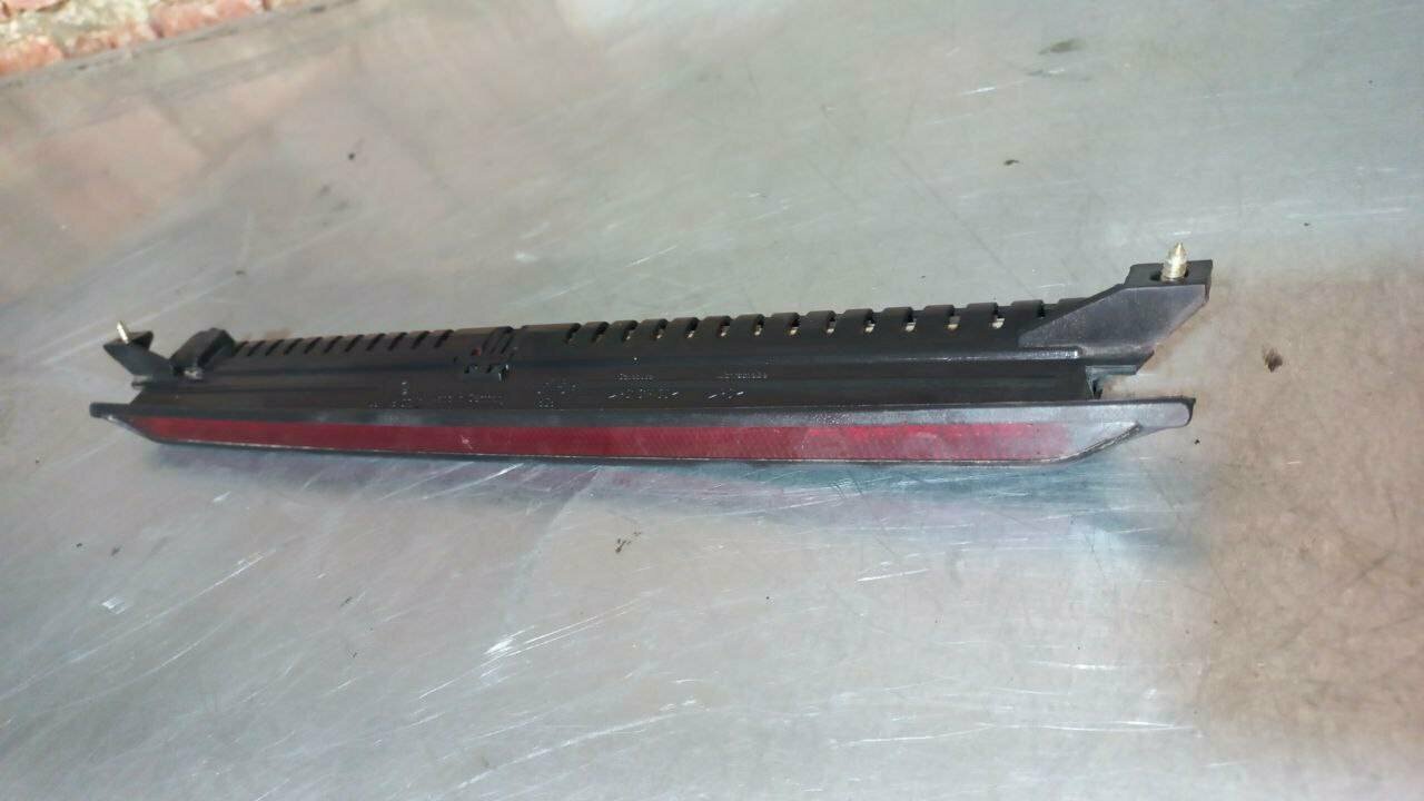 Дополнительный стоп-сигнал Volkswagen Golf 4 (1997 - 2006) 1J6945097C