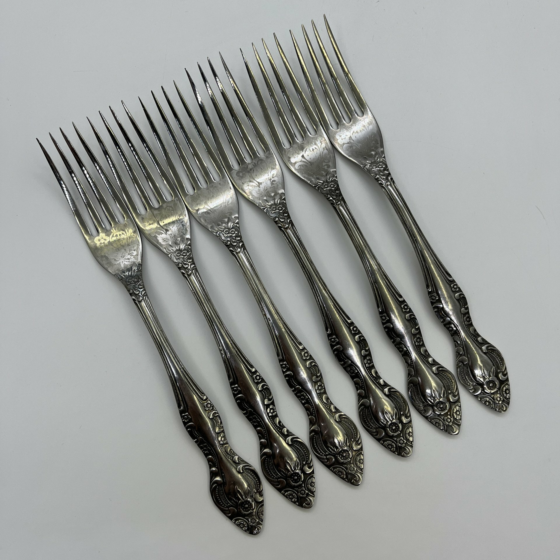Набор из 6-ти столовых вилок, украшенных растительным декором, нержавеющая сталь