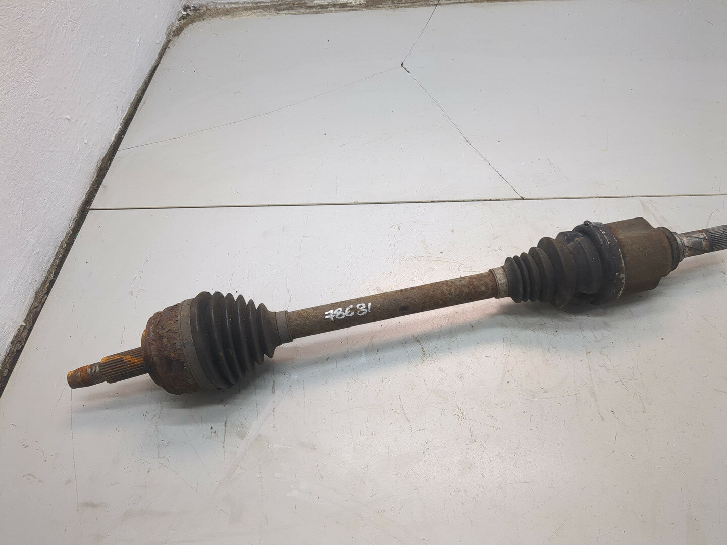 Полуось (вал, шрус) левая передняя Renault Master 2010- Б/У